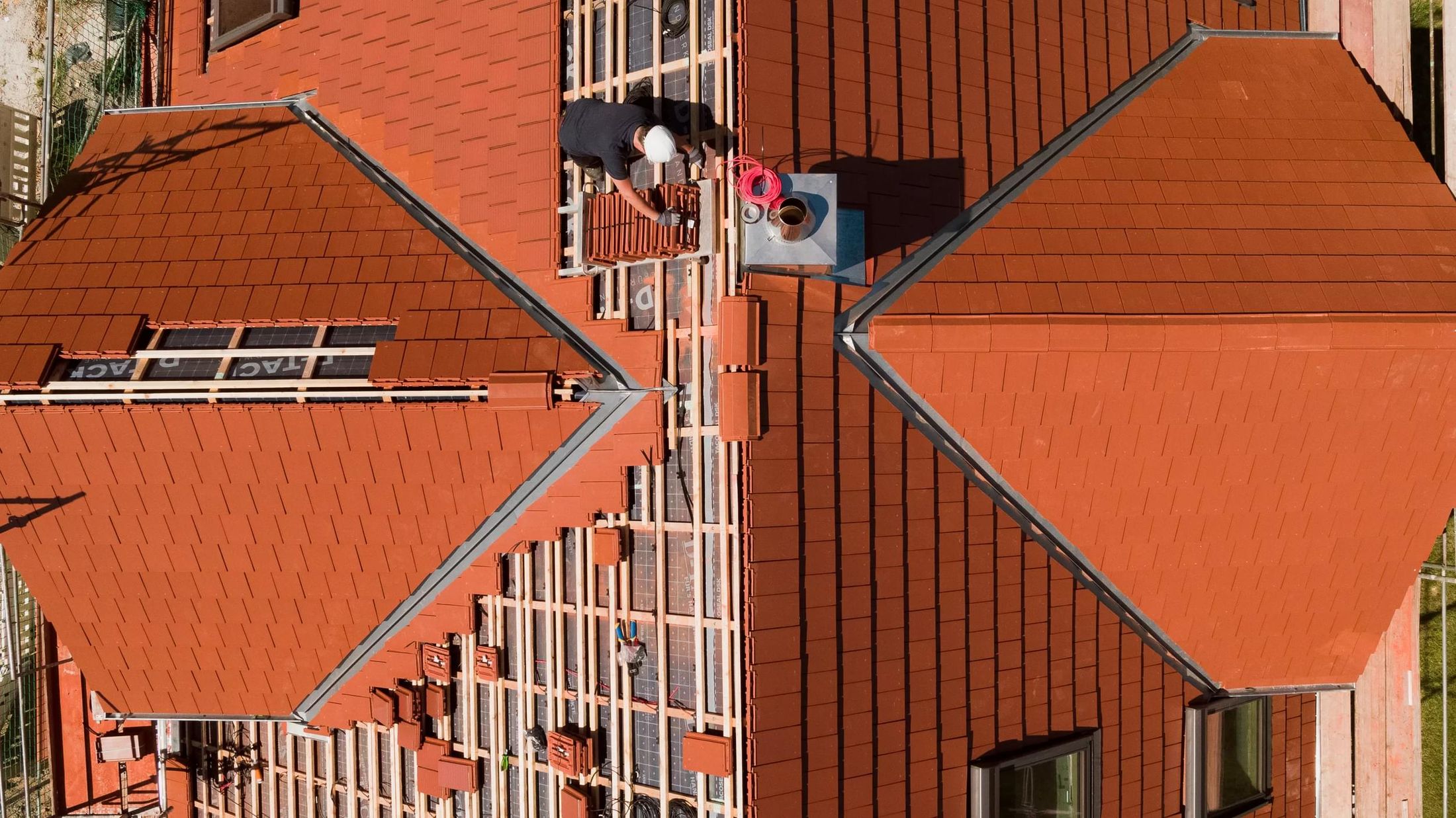 Solarziegel rot: Photovoltaik mit Stil ☀ Autarq